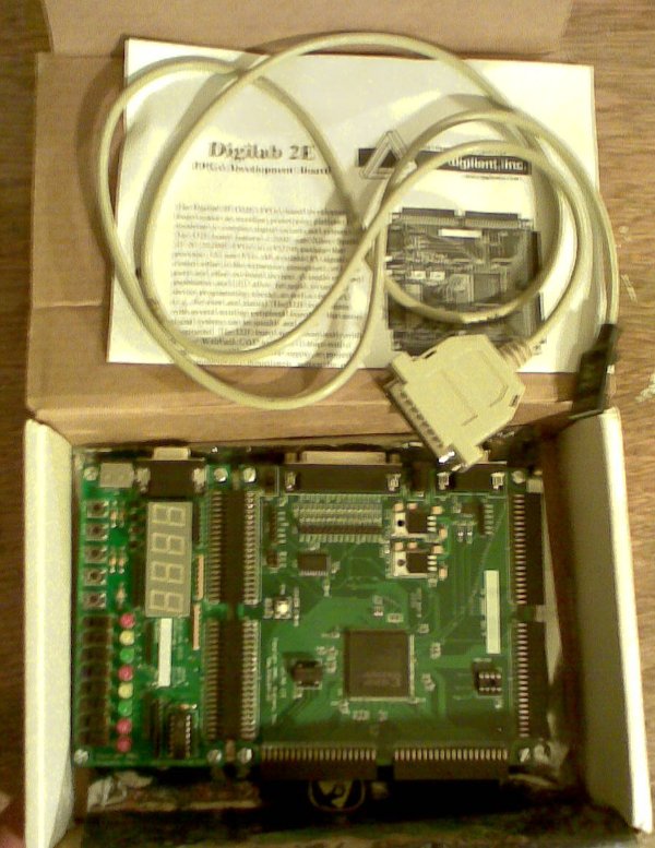 [V] Xilinx Digilab 2E FPGA Entwicklungsboard - Mikrocontroller.net