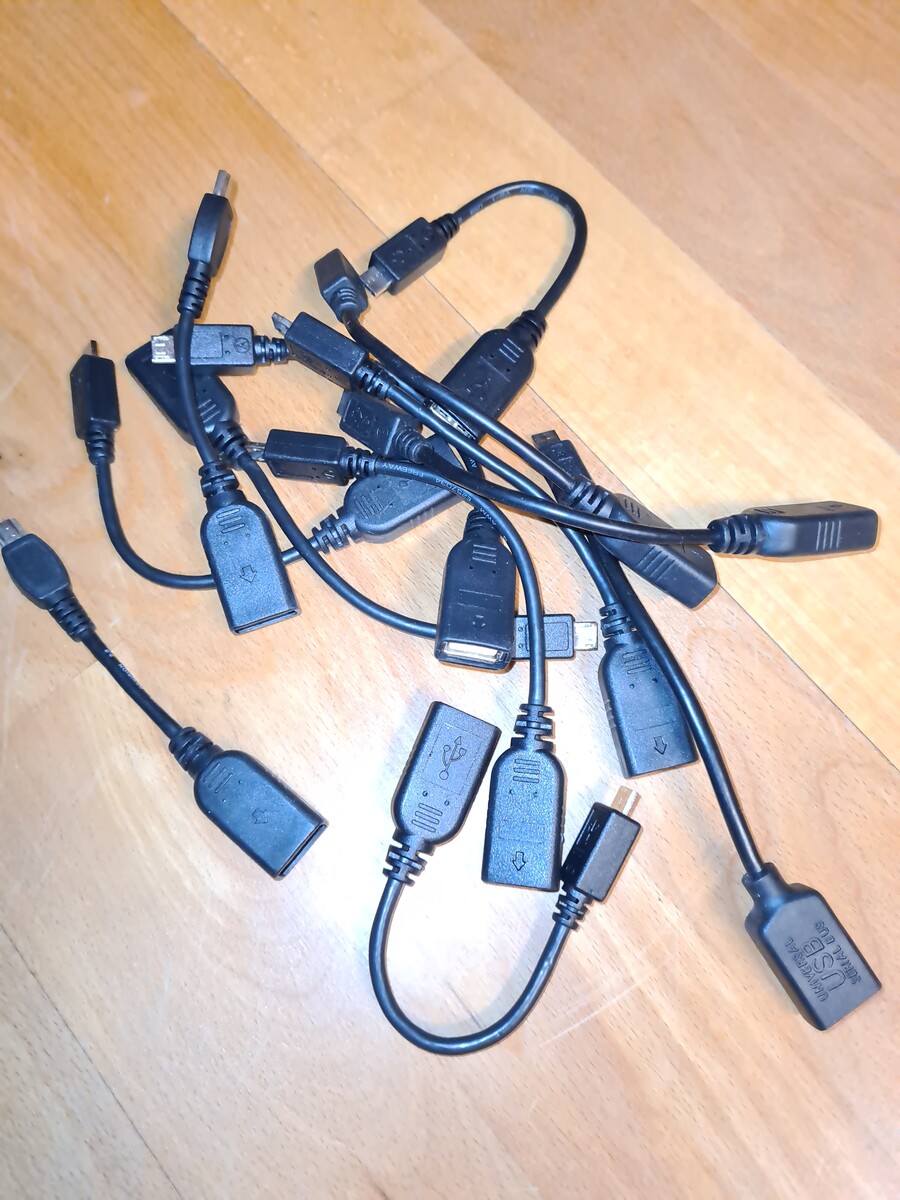 [V]erschenke diverse Kabel USB Eth sowie Power Supply usw ...