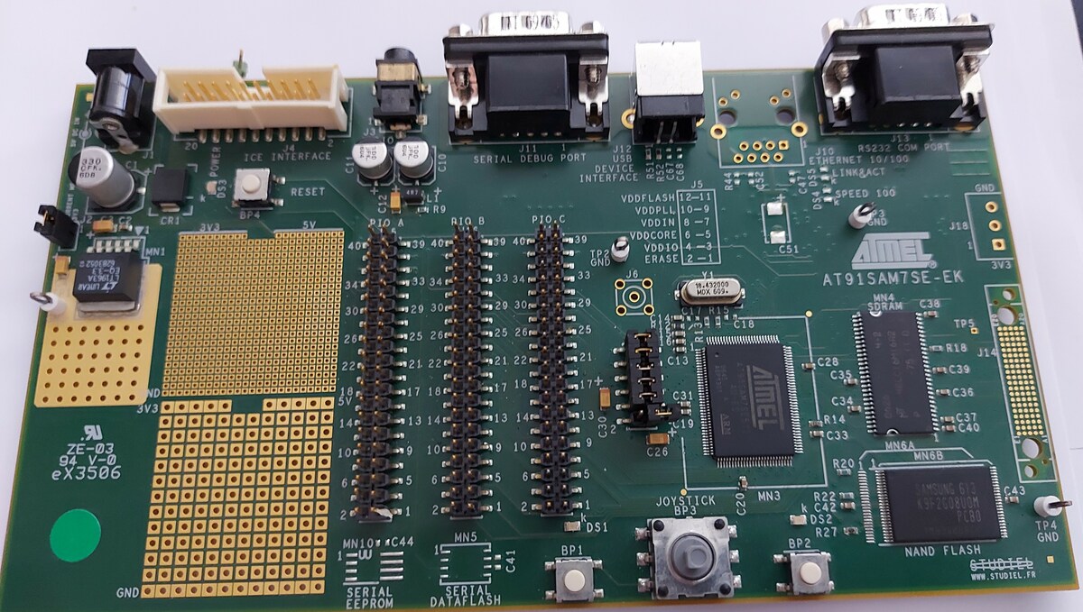 [V] "großes" Atmel Eval Kit AT91SAM7SE-EK - Mikrocontroller.net