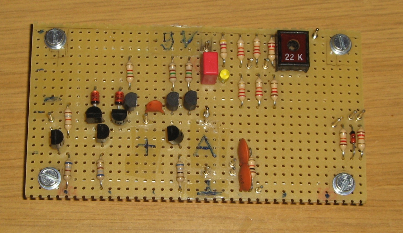 Datei:Differenzverstärker Lochraster-Aufgebaut.svg – Mikrocontroller.net
